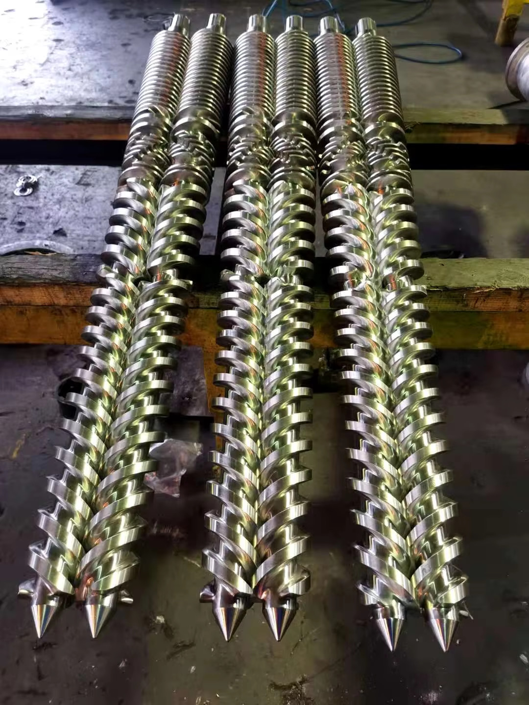 Plastic Extruder Conic Twin Screw And Barrel / Bi-metal Screw And ...